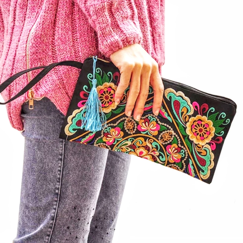 Stylish Vintage Deep Threaded Cloth Clutch Purse - Gem